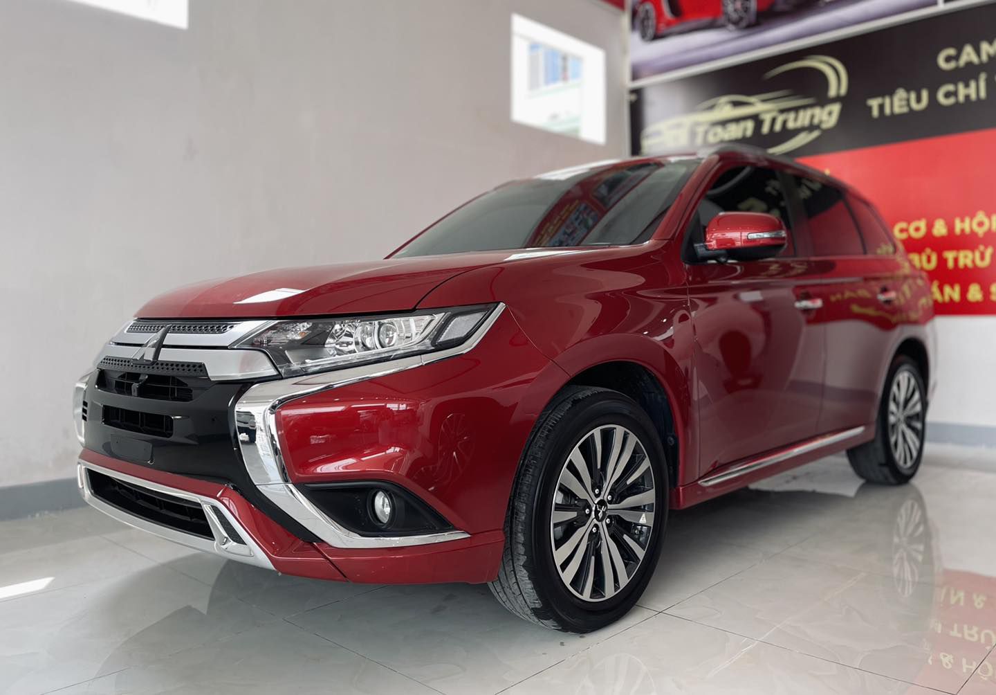 Đánh giá Mitsubishi Outlander 2023 về giá, nội ngoại thất...