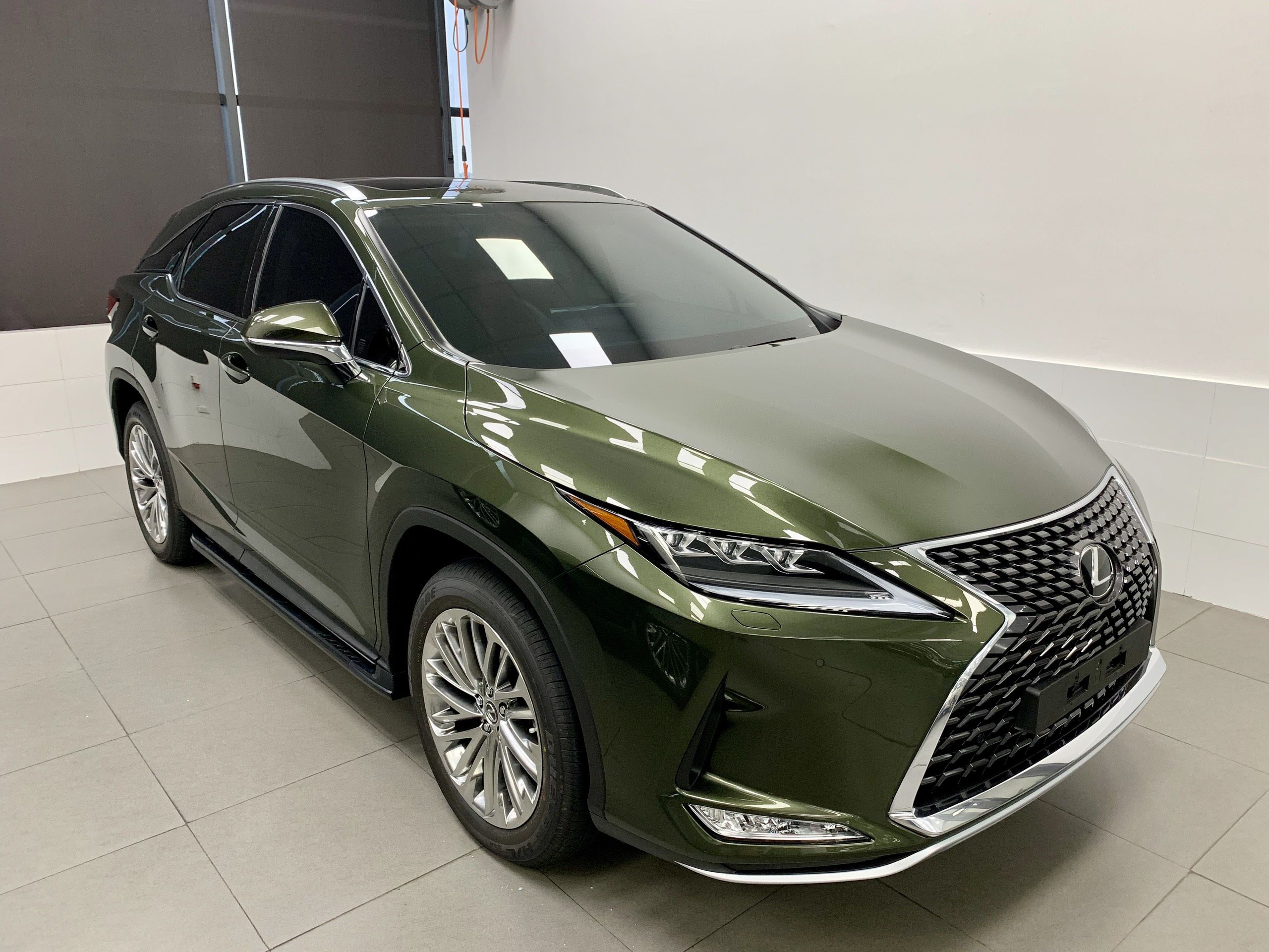 Lexus RX 300 2025: Giá lăn bánh và khuyến mãi T8/2025