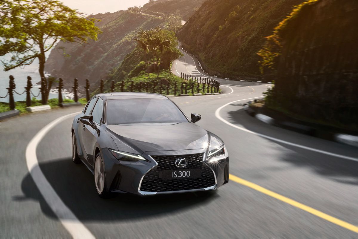 Đánh giá Lexus LS 2023: giá, km, nội ngoại thất...