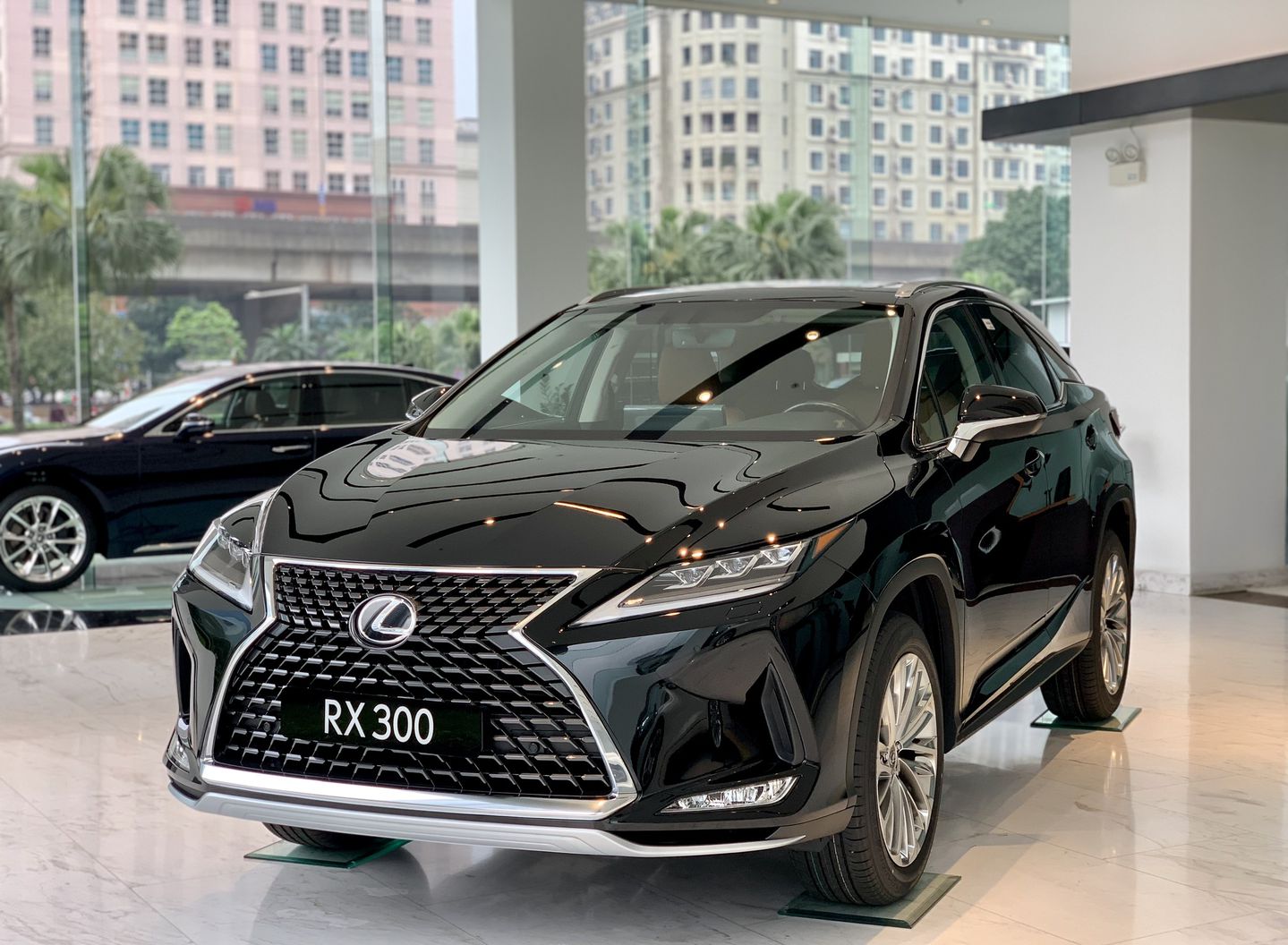 Lexus RX 300 2025: Giá lăn bánh và khuyến mãi T8/2025