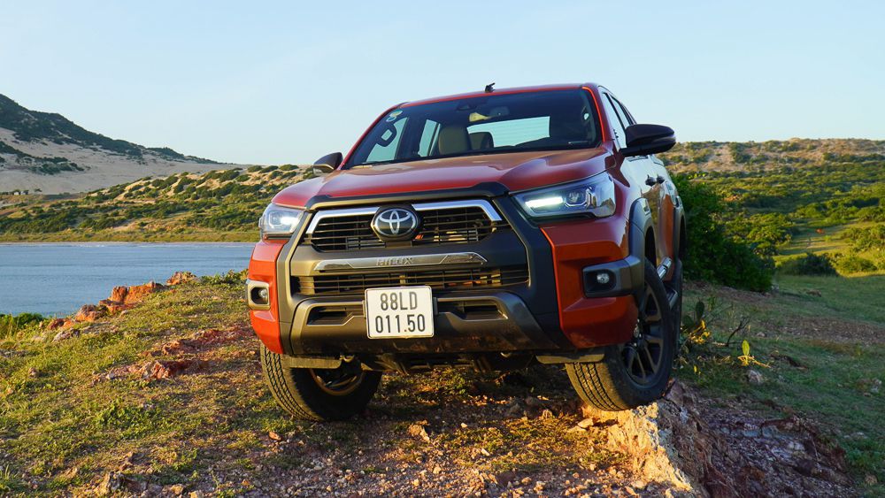 Bay đồi cát, vượt rừng thông cùng Toyota Hilux 2020 qua hành trình gần ...