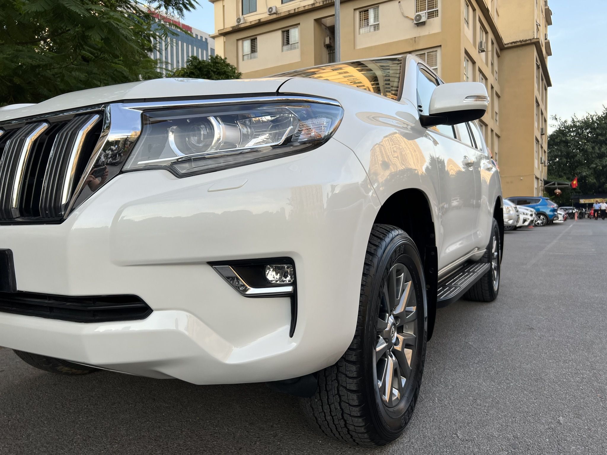 Đánh giá Toyota Land Cruiser Prado 2023: Giá, nội ngoại thất