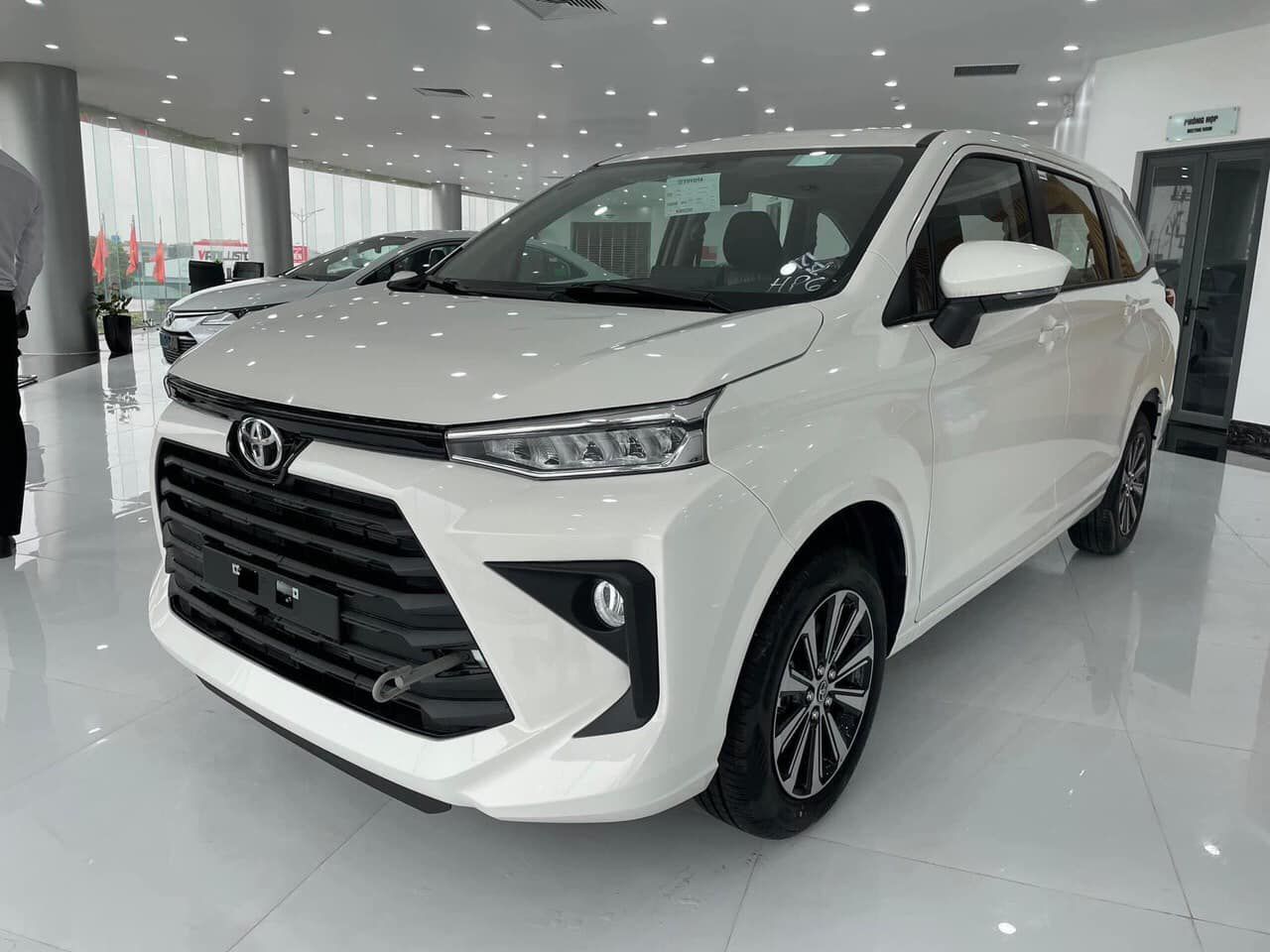 So sánh các phiên bản Toyota Avanza 2023 về giá xe, thông số