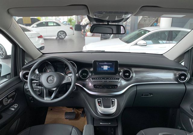 Mercedes V250 Luxury 2025: Giá lăn bánh và KM T8/2025