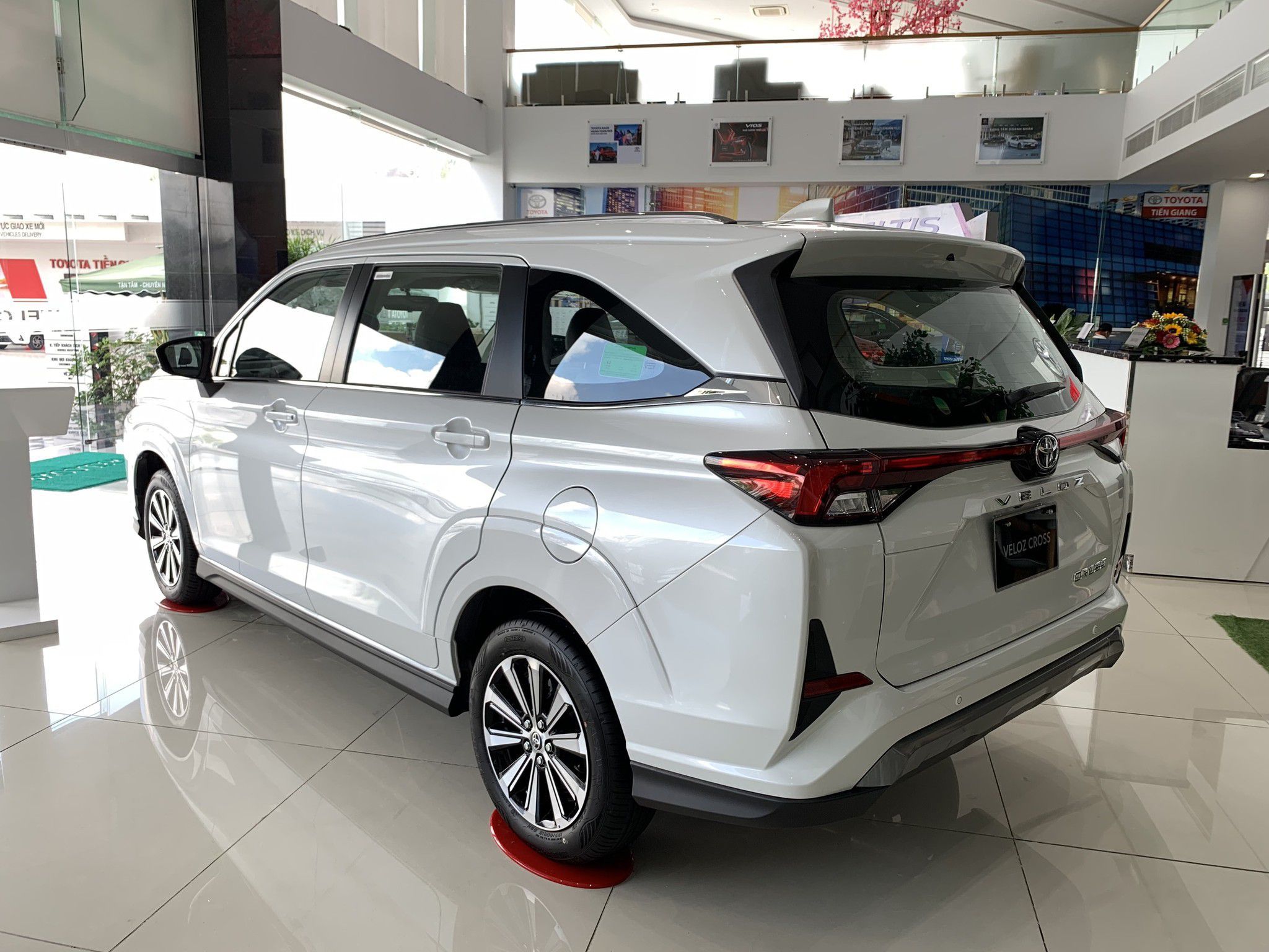 Đánh giá Toyota Veloz 2023: Giá, khuyến mãi, nội ngoại thất