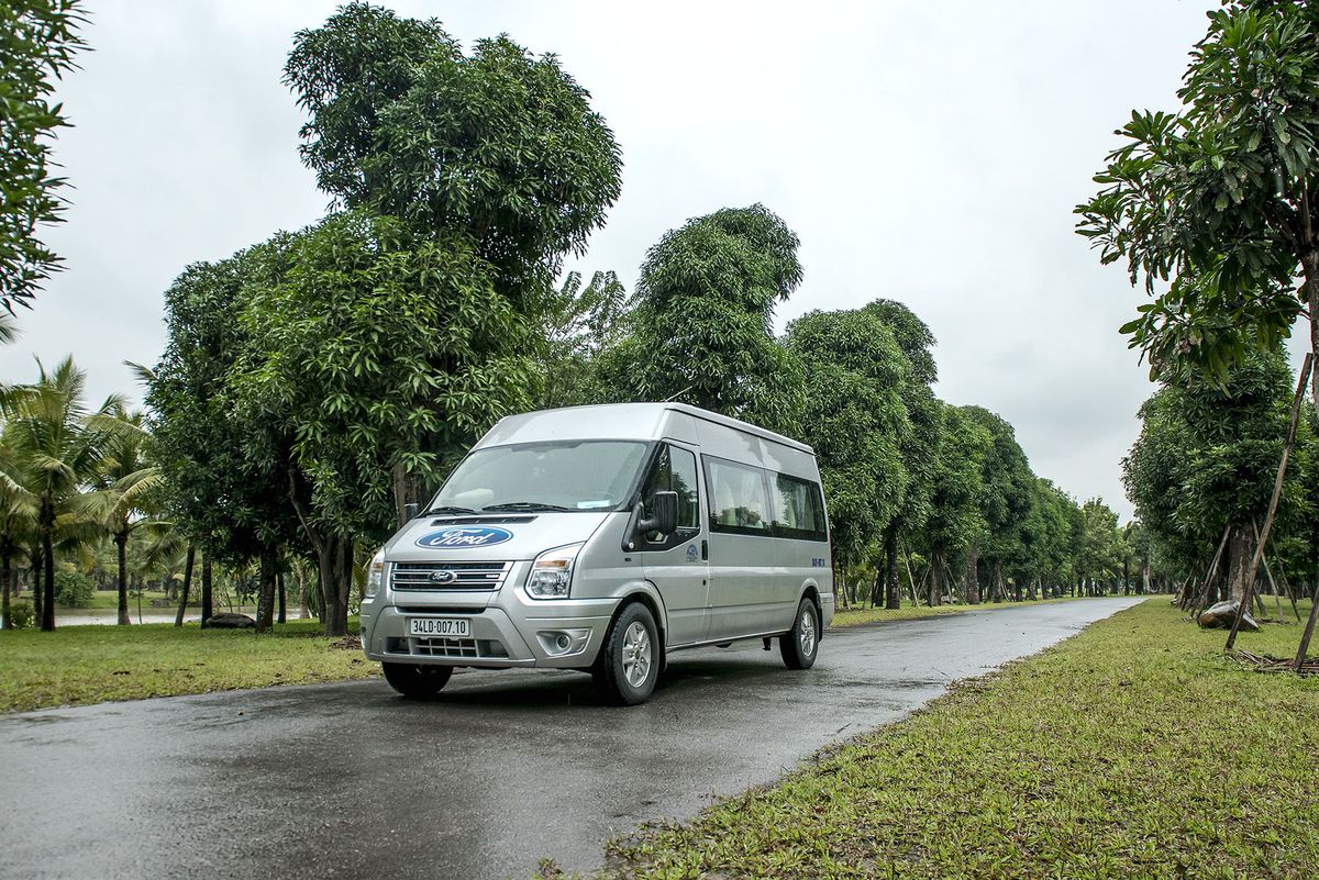 Ford Transit có giá bán mới