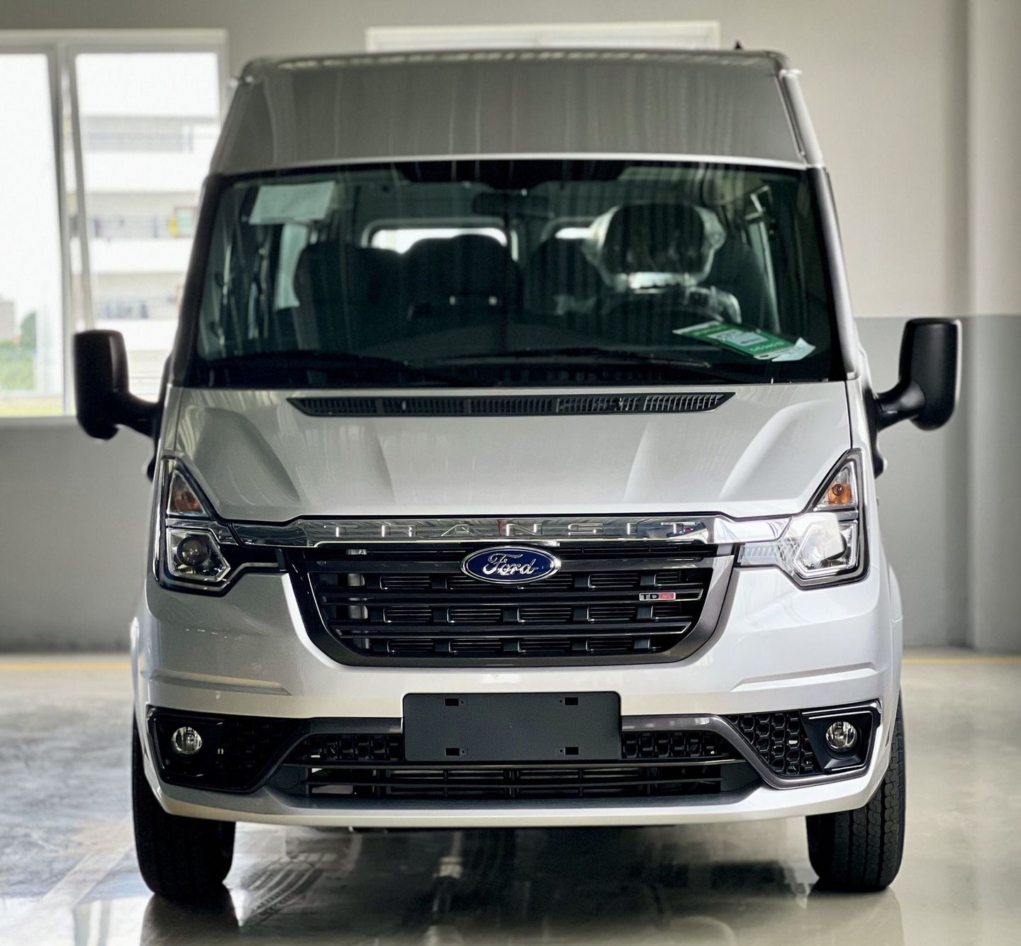 Đánh giá Ford Transit 2023 nội ngoại thất, động cơ, trang bị