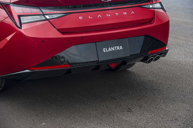 Cận cảnh Hyundai Elantra N-line giá 799 triệu đồng tại Việt Nam