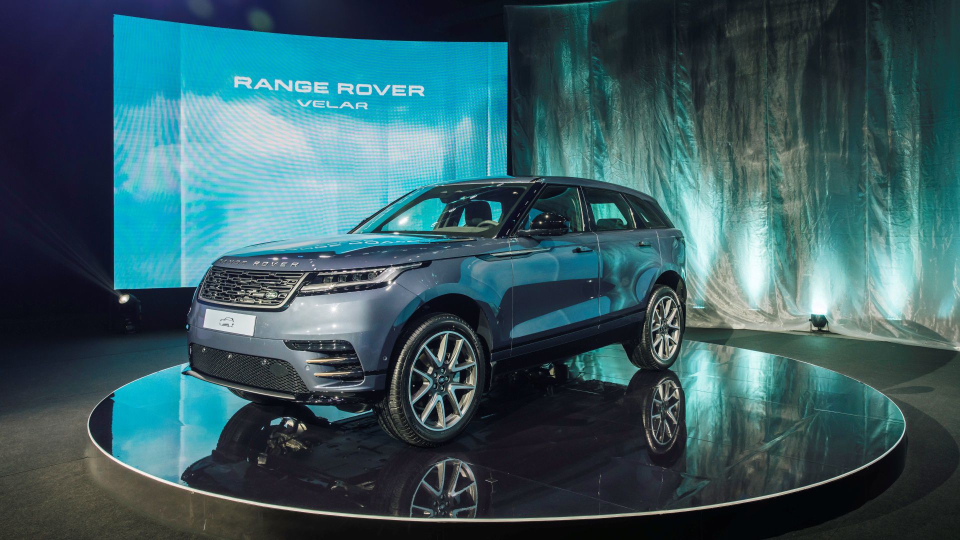 Đánh giá Range Rover Velar 2025: Giá & KM, nội ngoại thất