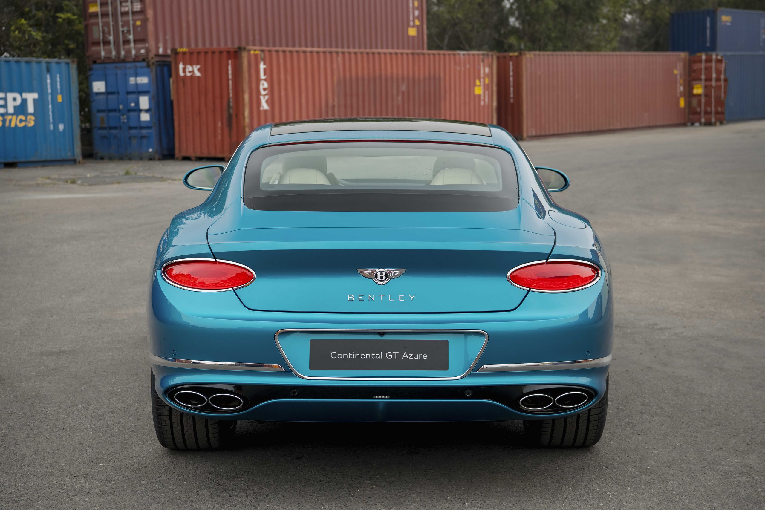 Cận cảnh Bentley Continental GT Azure V8 Topaz Blue đầu tiên tại Việt Nam