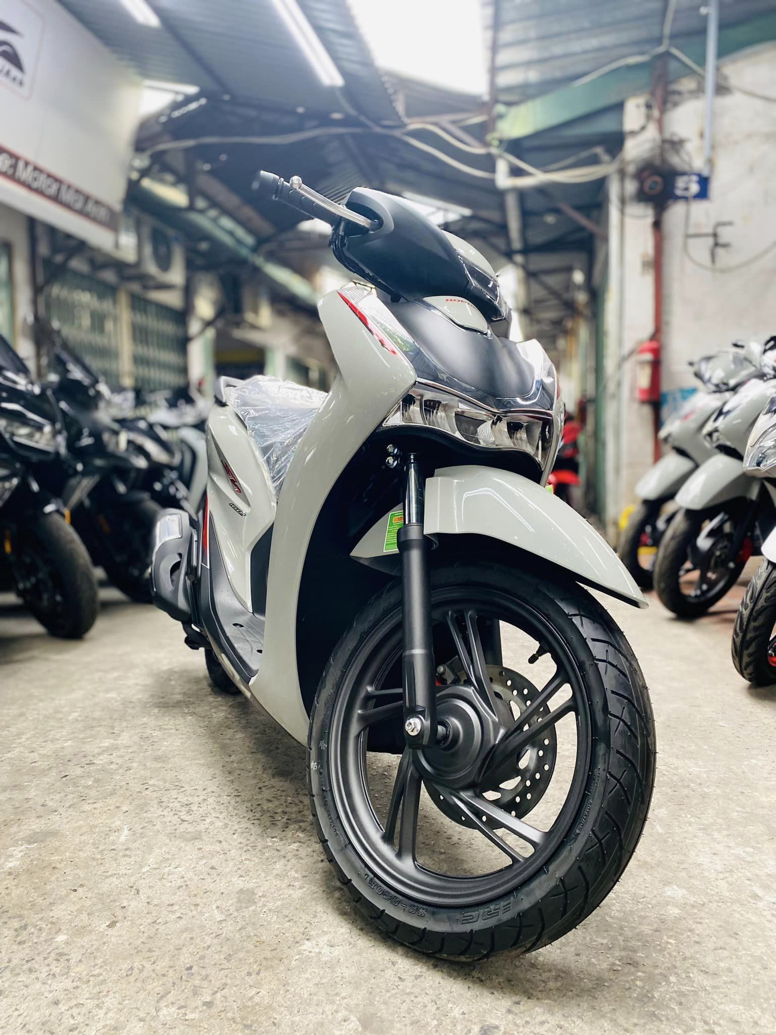 Giá xe Honda SH 160i 2025, phiên bản, màu, thông số (T8/2025)