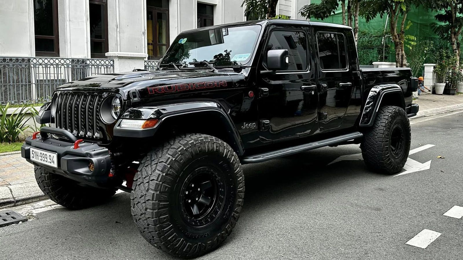 Jeep Wrangler 2025: Giá lăn bánh và khuyến mãi T8/2025