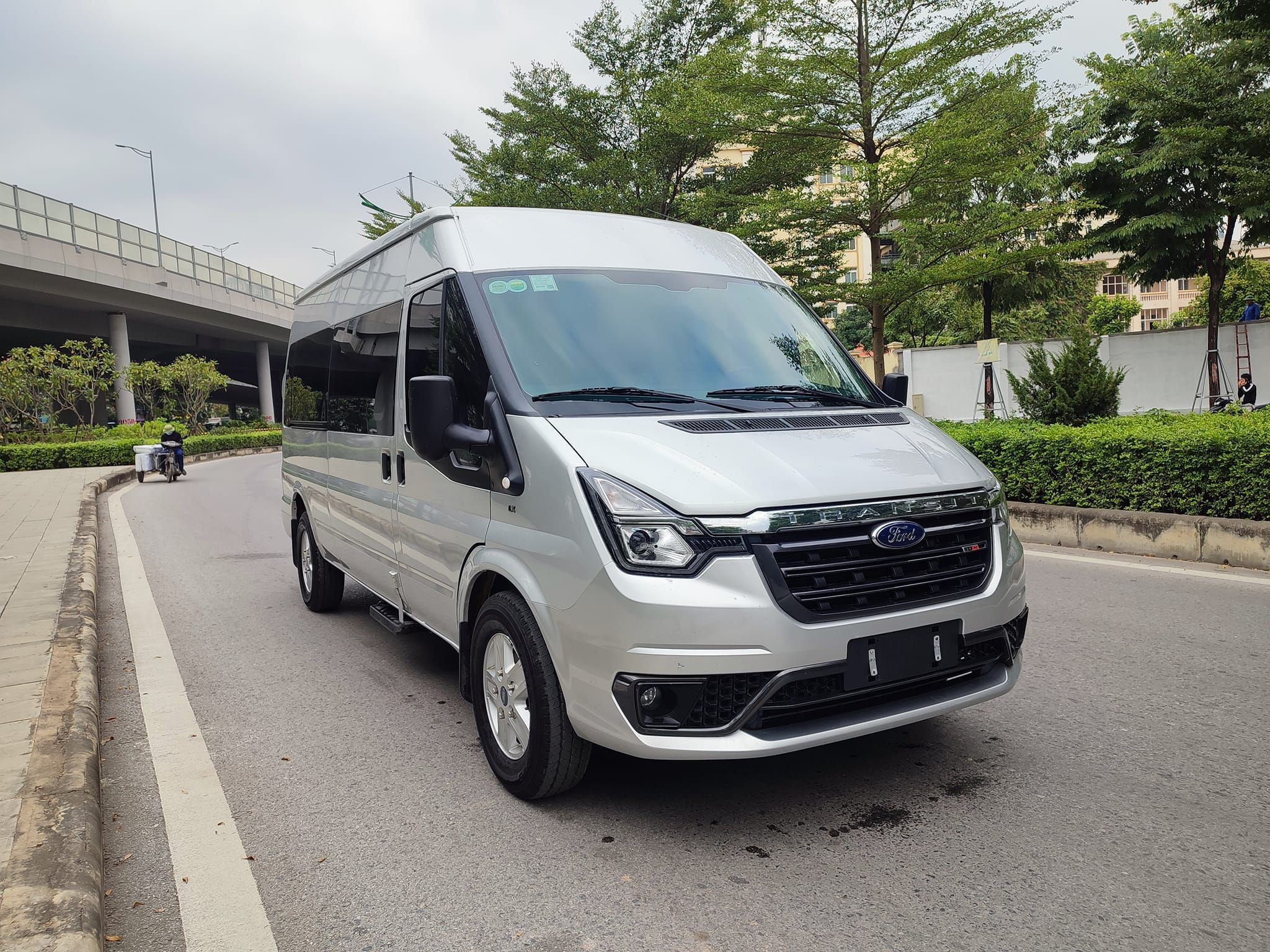 Đánh giá Ford Transit 2024: Giá, khuyến mãi, nội ngoại thất