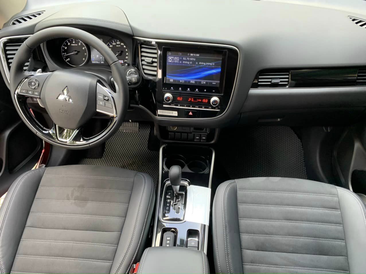 Đánh giá Mitsubishi Outlander 2023 về giá, nội ngoại thất...