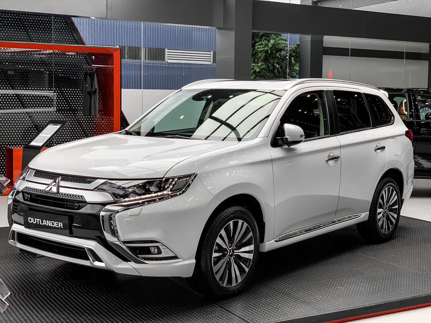 Giá xe Mitsubishi Outlander 2023 & khuyến mãi T8/2023
