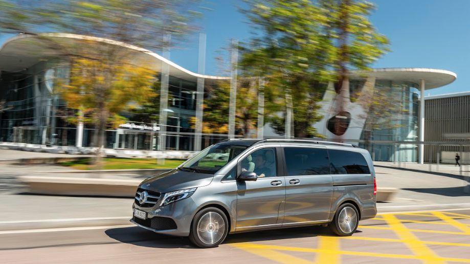 Mercedes V250 Luxury 2025: Giá lăn bánh và KM T8/2025