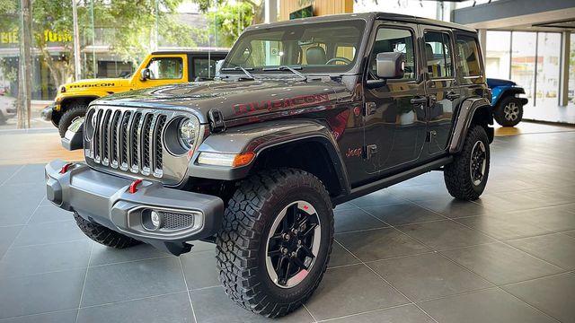 Jeep Wrangler 2025: Giá lăn bánh và khuyến mãi T8/2025