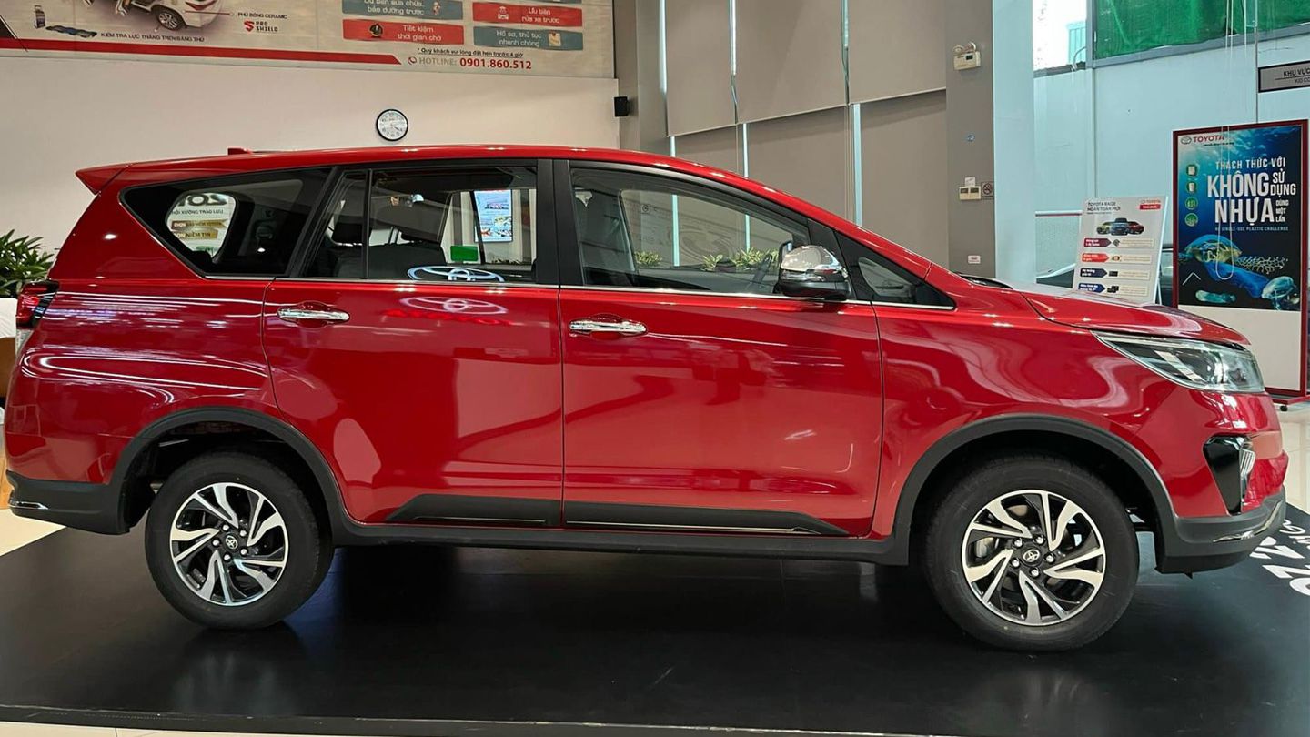 So sánh các phiên bản Toyota Innova 2023: giá xe, thông số