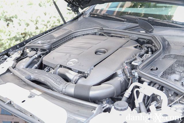 Cận cảnh Mercedes-Benz C180 AMG giá 1,499 tỷ đồng tại Việt Nam