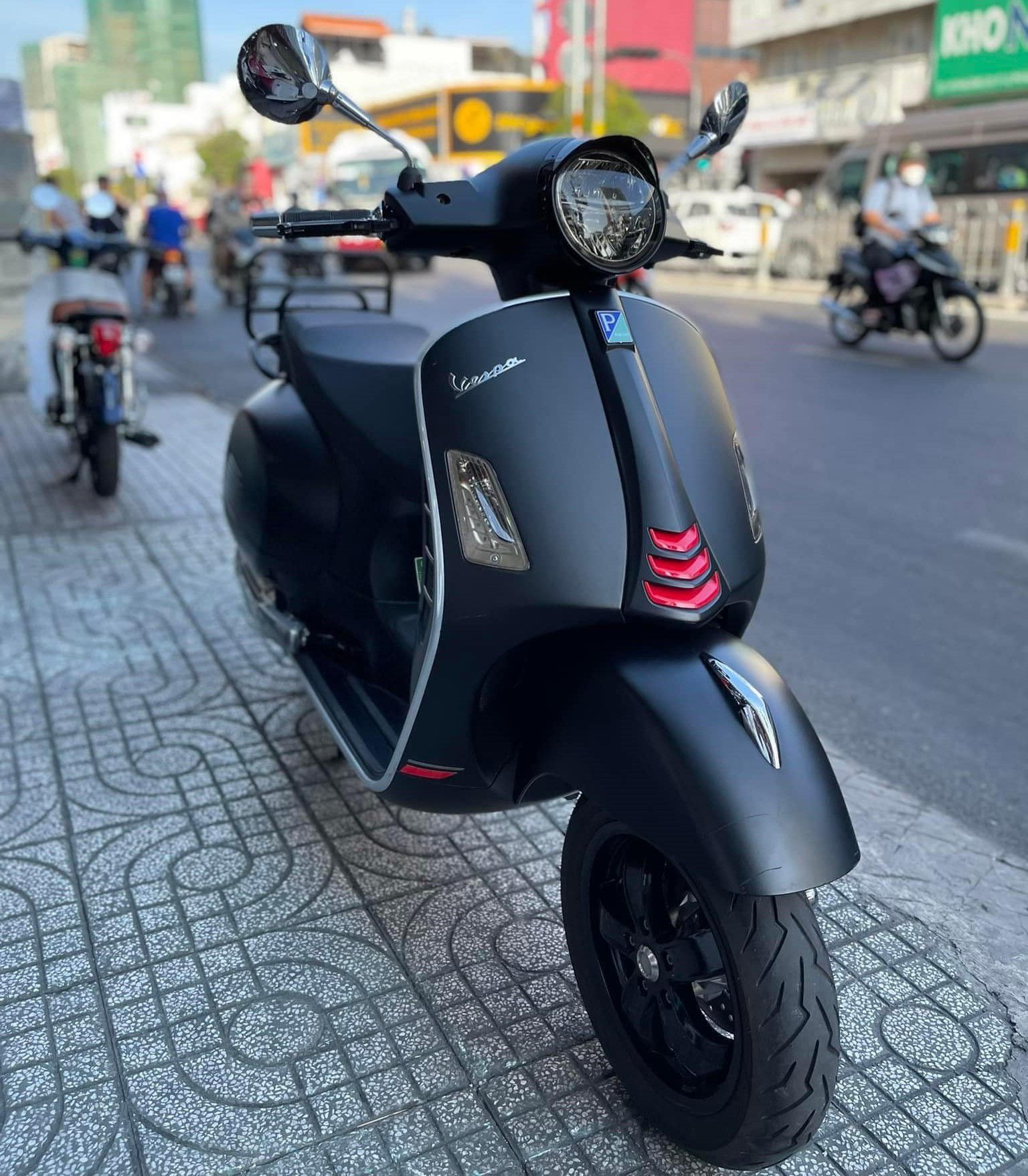 Giá xe Vespa GTS Super 2024, bản, màu, thông số (01/24)
