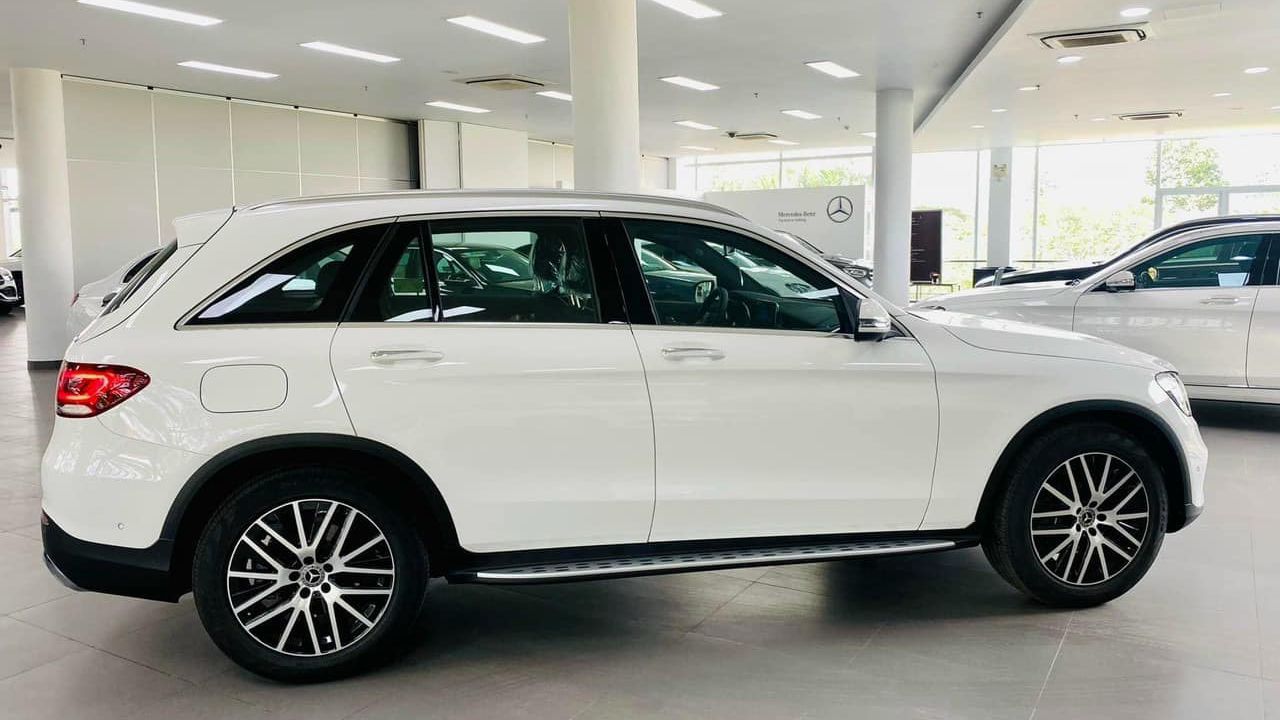Mercedes GLC 200 2023: Giá lăn bánh và khuyến mãi T6/2023