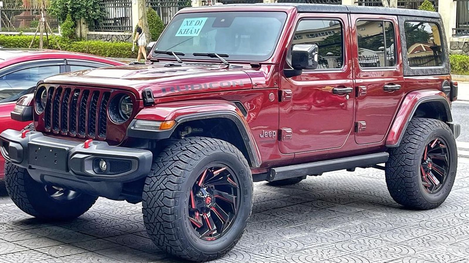 Jeep Wrangler 2025: Giá lăn bánh và khuyến mãi T8/2025