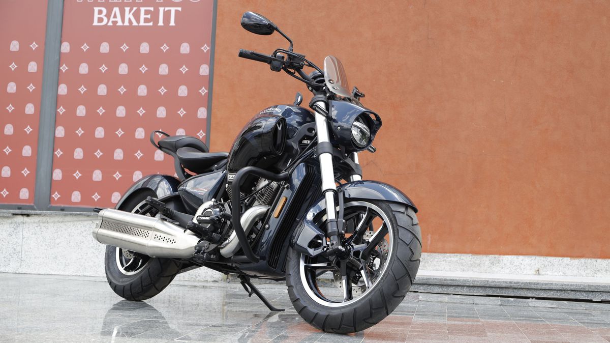 Hyosung GV300R 2023 mẫu xe bobber có giá 148 triệu đồng tại Việt Nam