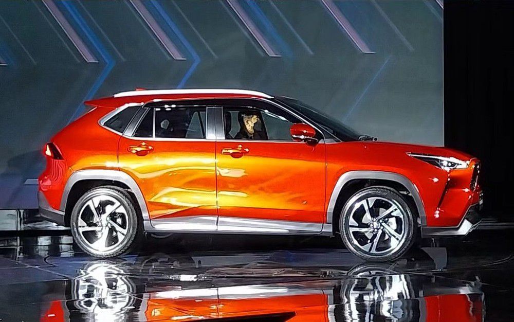 Toyota Cross Hybrid Khung Gam Toan Cau