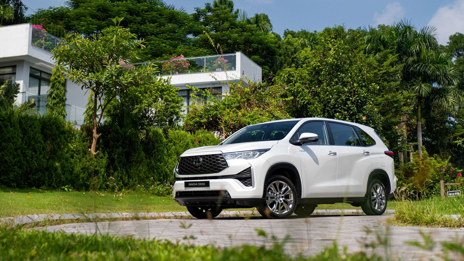 Đánh giá Toyota Innova 2024: Giá, KMãi, nội ngoại thất…