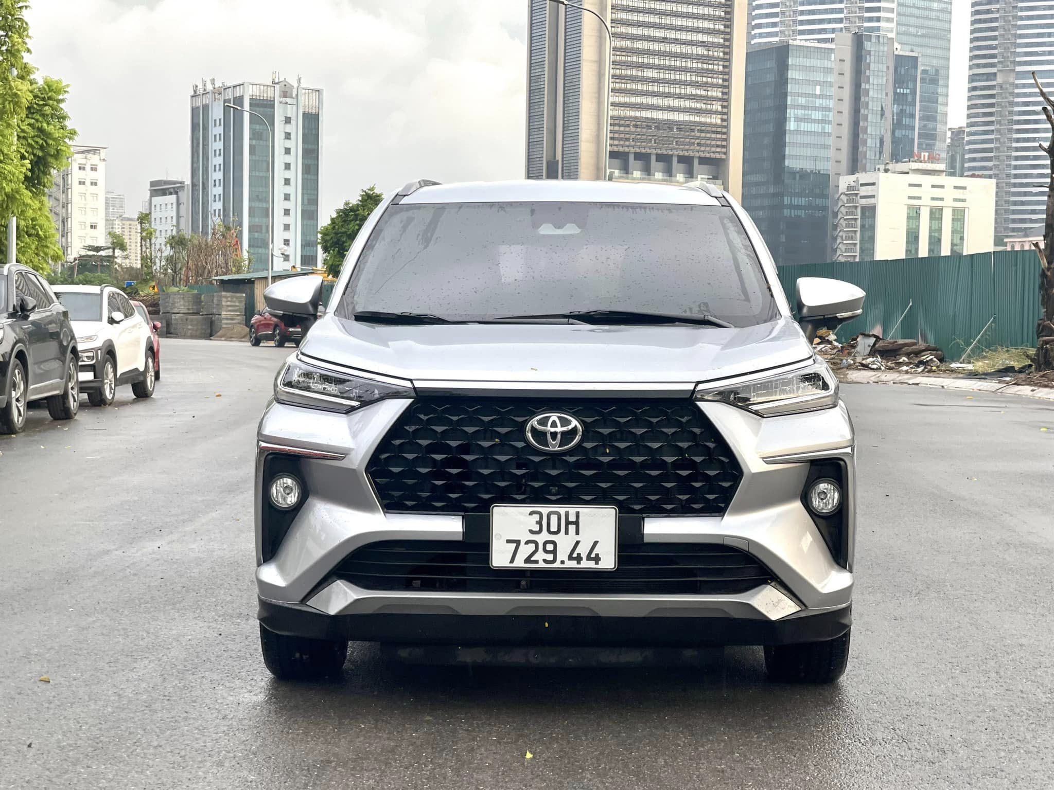 So sánh phiên bản Toyota Veloz 2023: giá, màu sắc, thông số