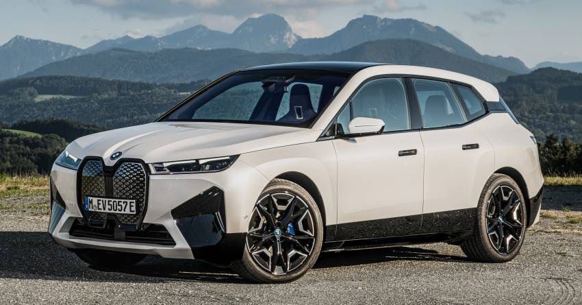BMW iX xDrive50 có giá khoảng 2,3 tỷ đồng tại Malaysia