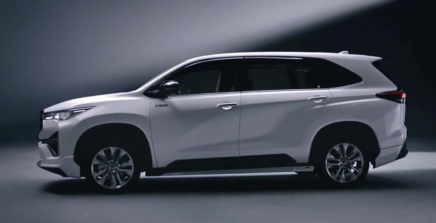 So sánh nhanh Proton X90 hay Toyota Innova Zenix 2023