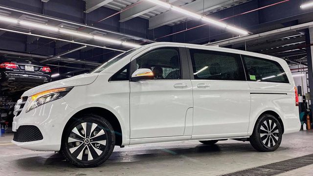 Mercedes V250 Luxury 2024: Giá lăn bánh và KM T06/2024