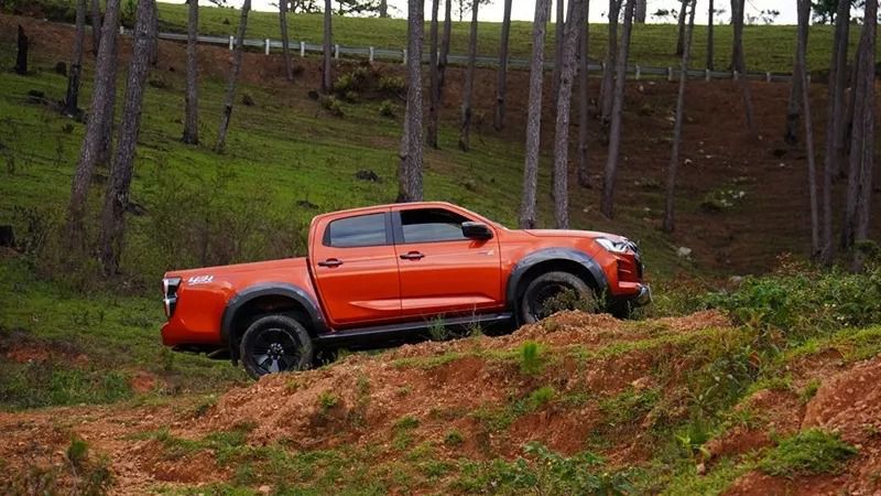 Đánh giá Isuzu D-Max 2023: Giá, khuyến mãi, nội ngoại thất...