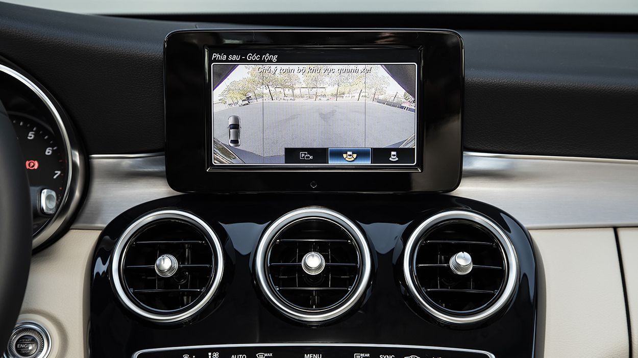 Cận cảnh Mercedes-Benz C180 AMG giá 1,499 tỷ đồng tại Việt Nam