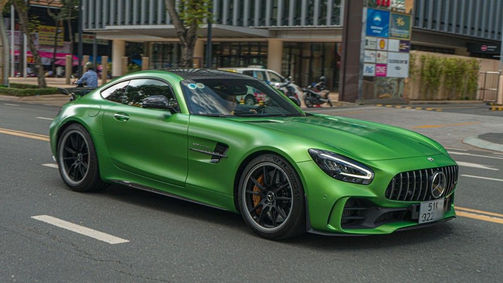 Mercedes GTR AMG 2025: Giá lăn bánh và khuyến mãi T8/2025