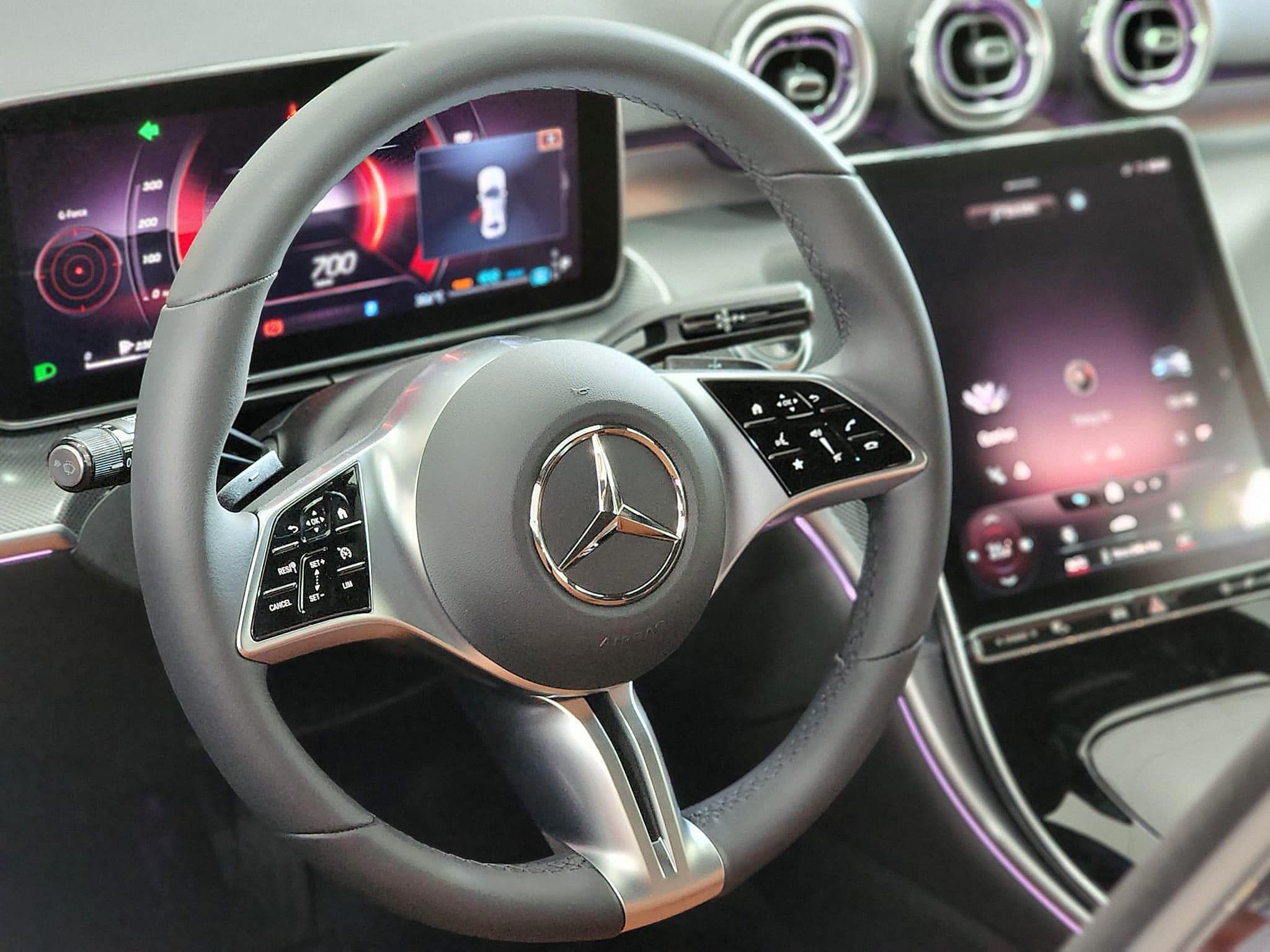 Mercedes C200 Avantgarde 2025: Giá lăn bánh và KM T8/2025