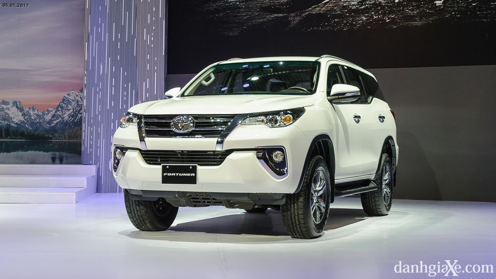 Toyota Fortuner 2017 hoàn toàn mới chính thức ra mắt, giá từ 981 triệu đồng