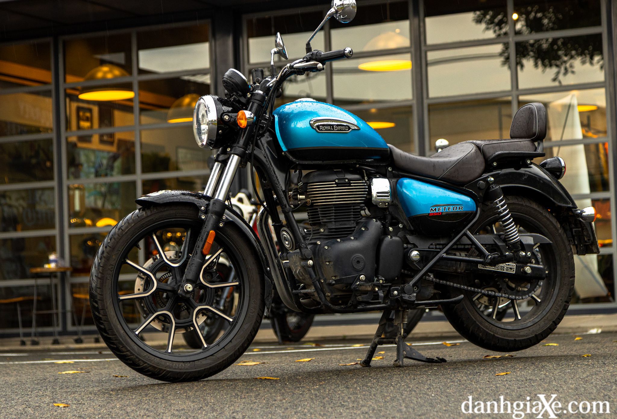 Royal Enfield Meteor 350: Thiết kế cổ điển đẹp mắt và đa dụng