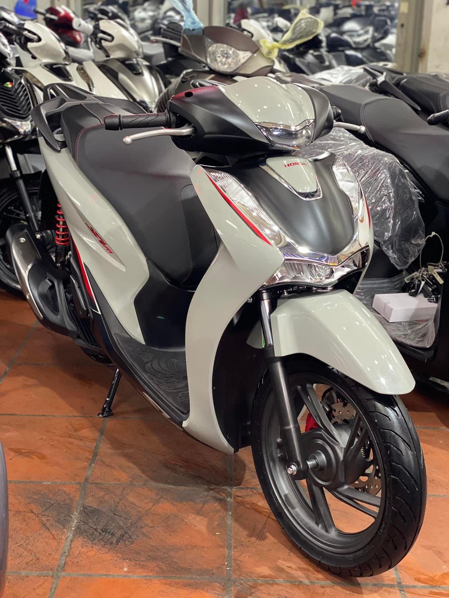 Giá xe Honda SH 125i 2025, phiên bản, màu, thông số (T8/2025)