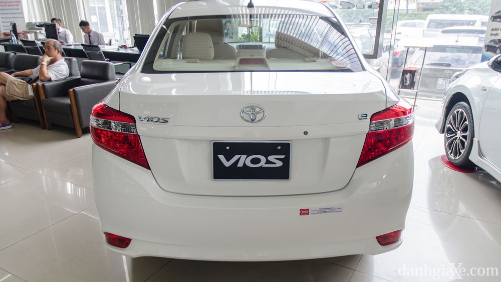 Đánh Giá Toyota Vios 2017: Giá & KM, nội ngoại thất, an toàn