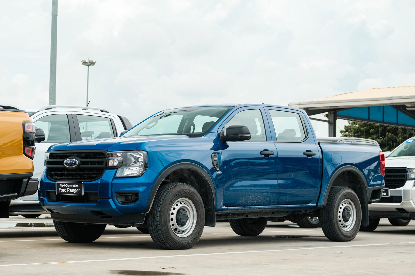 Giá xe Ford Ranger Raptor 2023 & khuyến mãi T3/2023