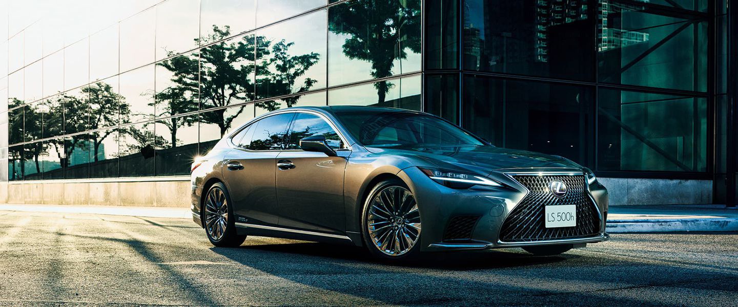Lexus LS500h 2025: Giá lăn bánh và khuyến mãi T8/2025