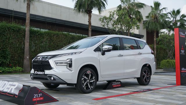 Đánh giá Mitsubishi Xpander 2023 AT Premium: Giá, nội ngoại thất,...