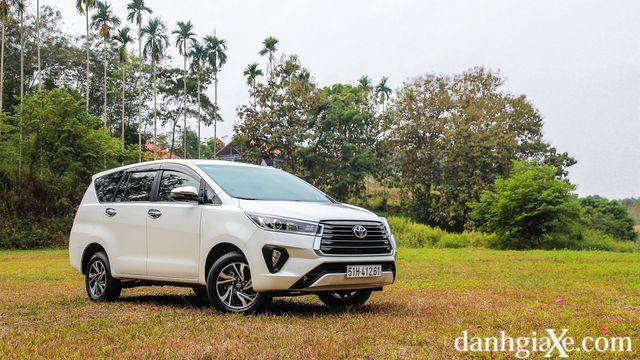 Đánh giá xe Toyota Innova G 2022: Nội thất rộng rãi, vận hành khá linh hoạt