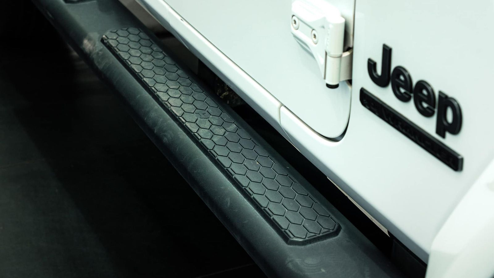 Jeep Wrangler 2025: Giá lăn bánh và khuyến mãi T8/2025