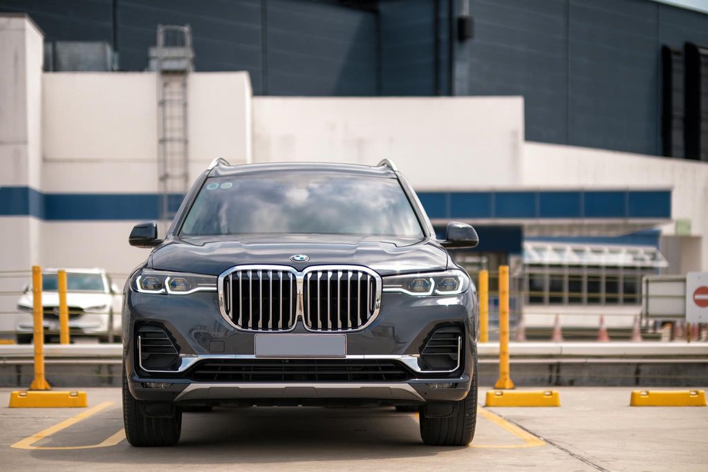 BMW X7 Pure Excellence 2025: Giá lăn bánh và KM T7/2025