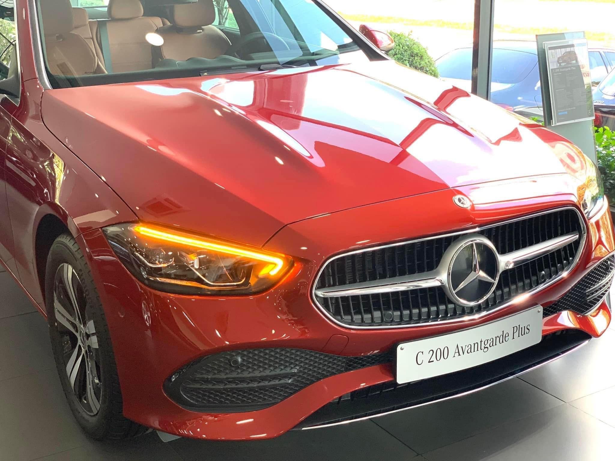 Mercedes C200 Avantgarde 2025: Giá lăn bánh và KM T8/2025