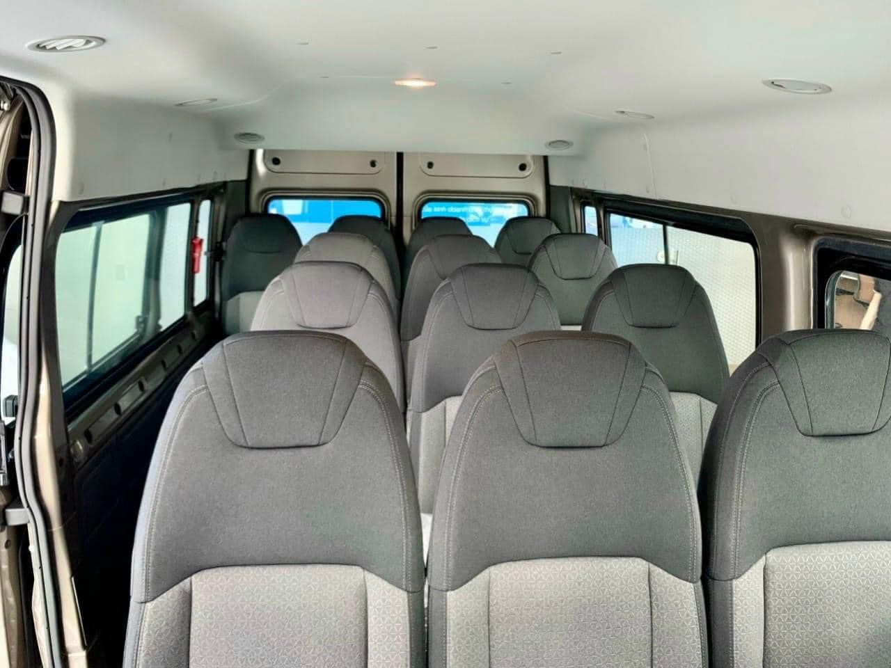 Đánh giá Ford Transit 2023 nội ngoại thất, động cơ, trang bị