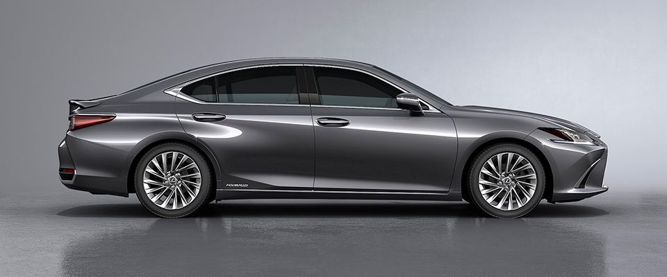 Lexus ES 250 F Sport 2025: Giá lăn bánh và KM T8/2025